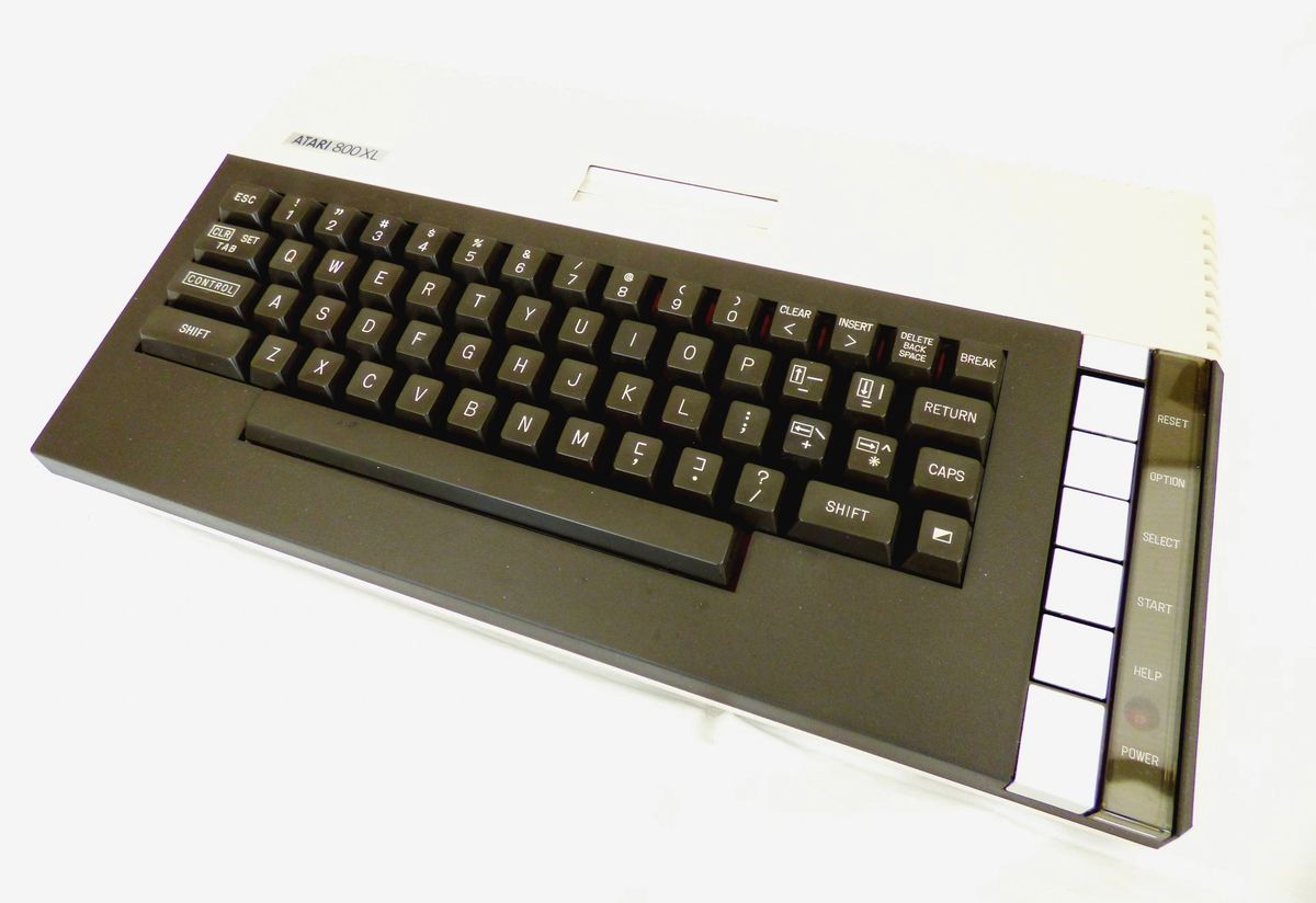 Atari 800XL Black Screen Repair | Logistics